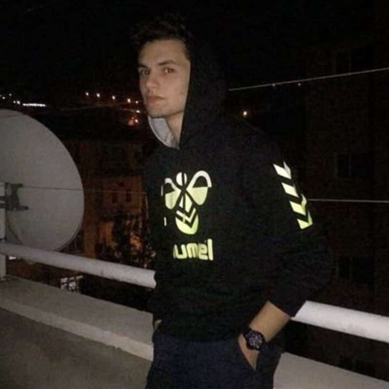 【Apex Legends】PAD世界最強！ジェンバーテン(Genburten) 最新のボタン配置設定・感度設定・使っている周辺機器(デバイス ...